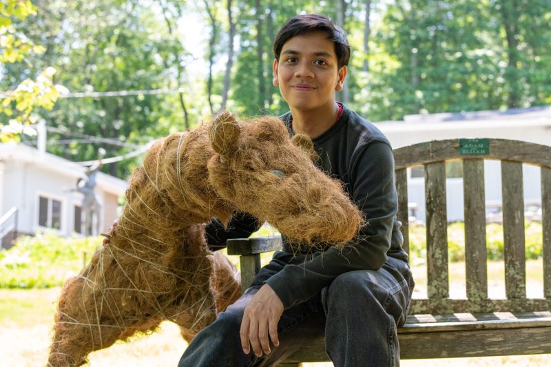 Filipino scholar in US creates coconut fiber sculpture - The Diarist.ph